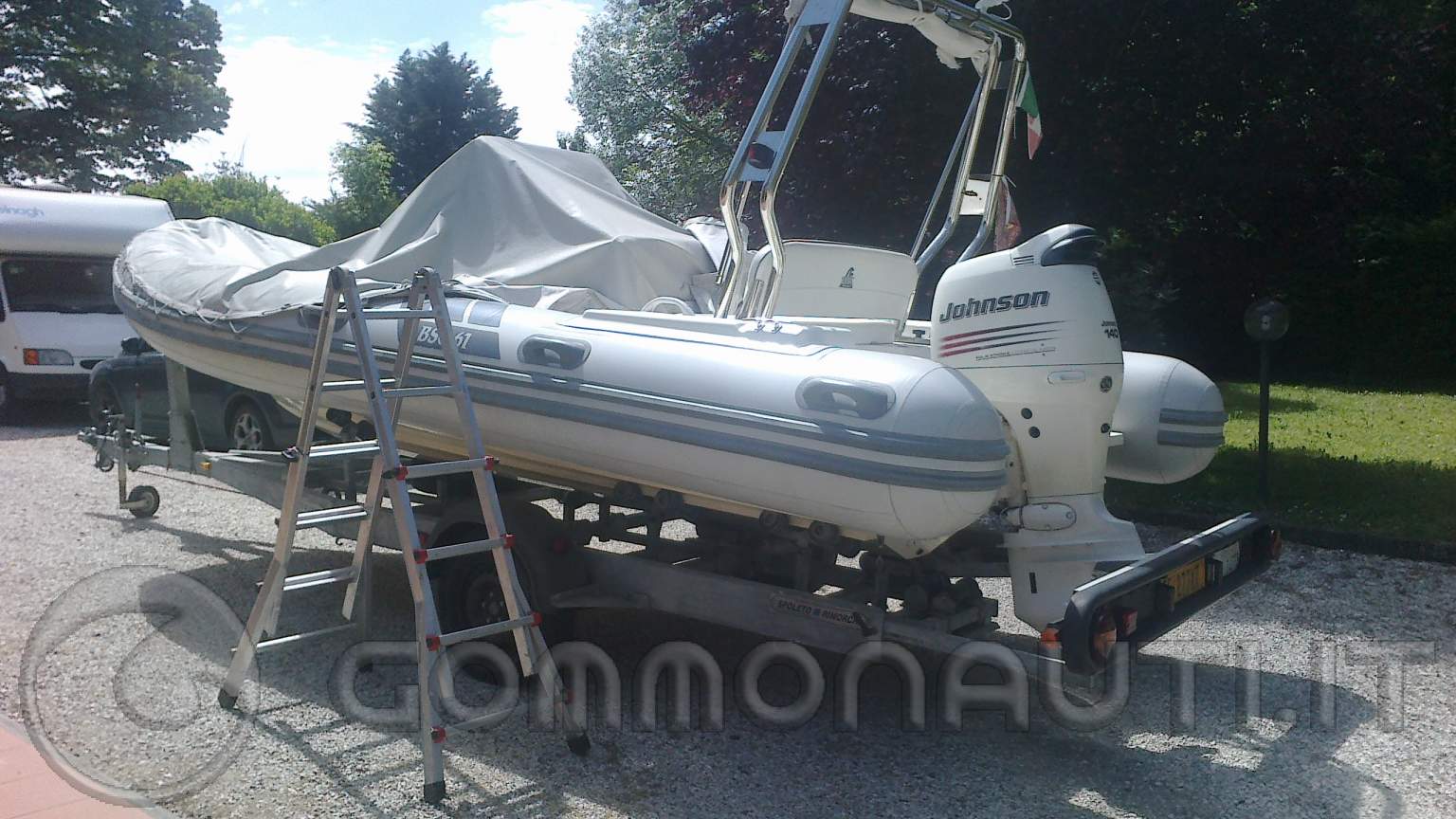 GOMMONE BSC 61 + JOHNSON BOMBARDIER 140 HP