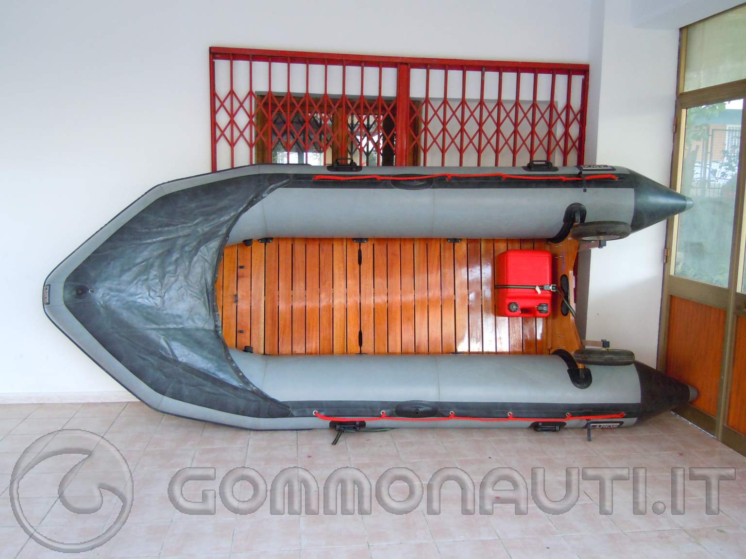 GOMMONE PIRELLI LAROS 40 + YAMAHA 25 DMS 25 HP