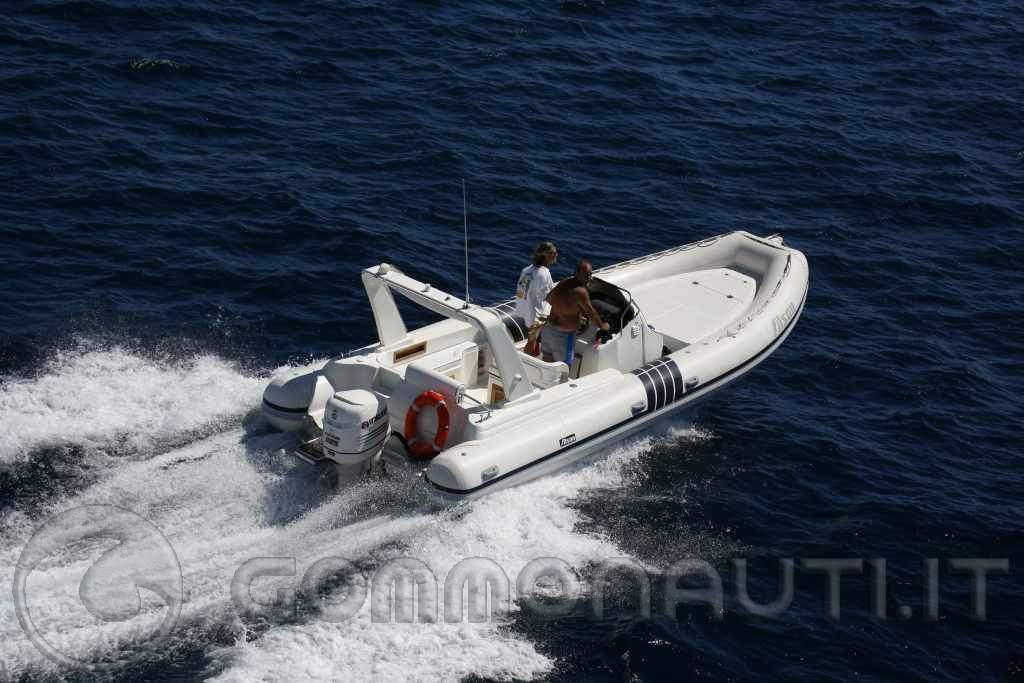 VENDO GOMMONE ALSON FLASH 750 CON MOTORE EVINRUDE 225