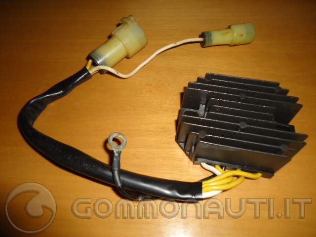 ACCENSIONE CIRCA 10 SECONDI SPIA CHECK ENGINE E CICALINO EVINRUDE 40CV ...