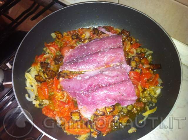 RICETTA FILETTI DI PALAMITA CON POMODORINI E MELANZANE