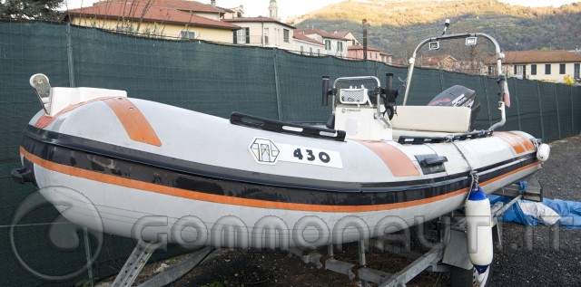 VENDESI MARINER 430 CON MOTORE 40 CV