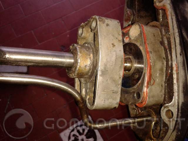 MOTORE VOLVO PENTA 200 20CV...NON TROVO LE GIRANTI...CHE DEVO FARE?