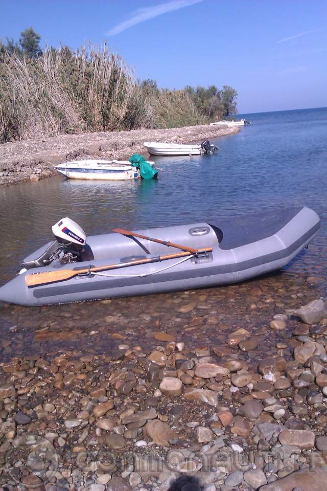 VENDESI GOMMONE PIRELLI LAROS 380 CON MOTORE EVINRUDE 6 CV