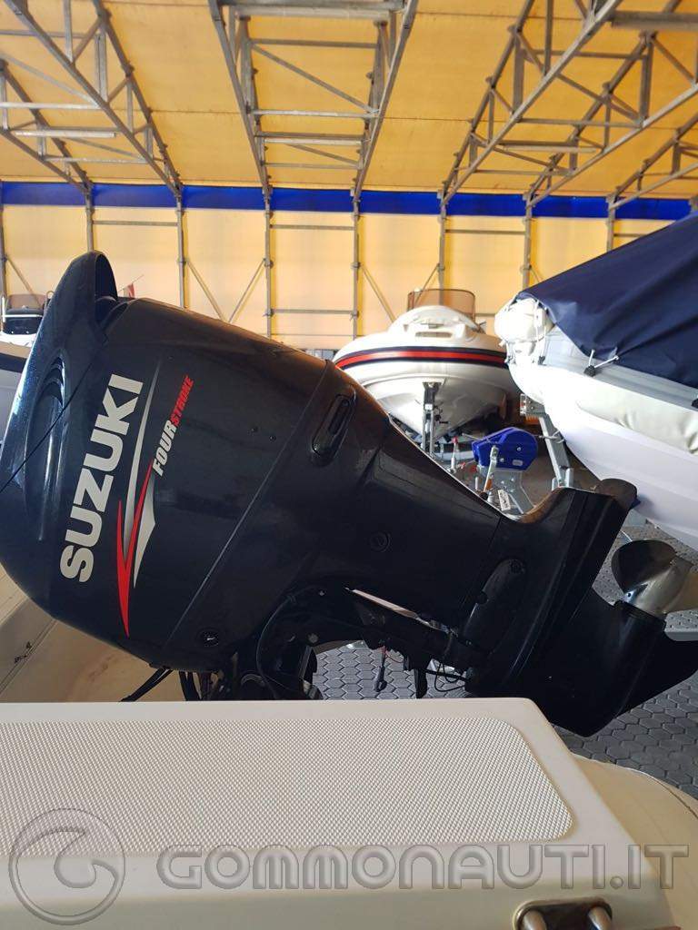 VENDESI MOTORE FUORIBORDO SUZUKI DF140A - 100 ORE CIRCA