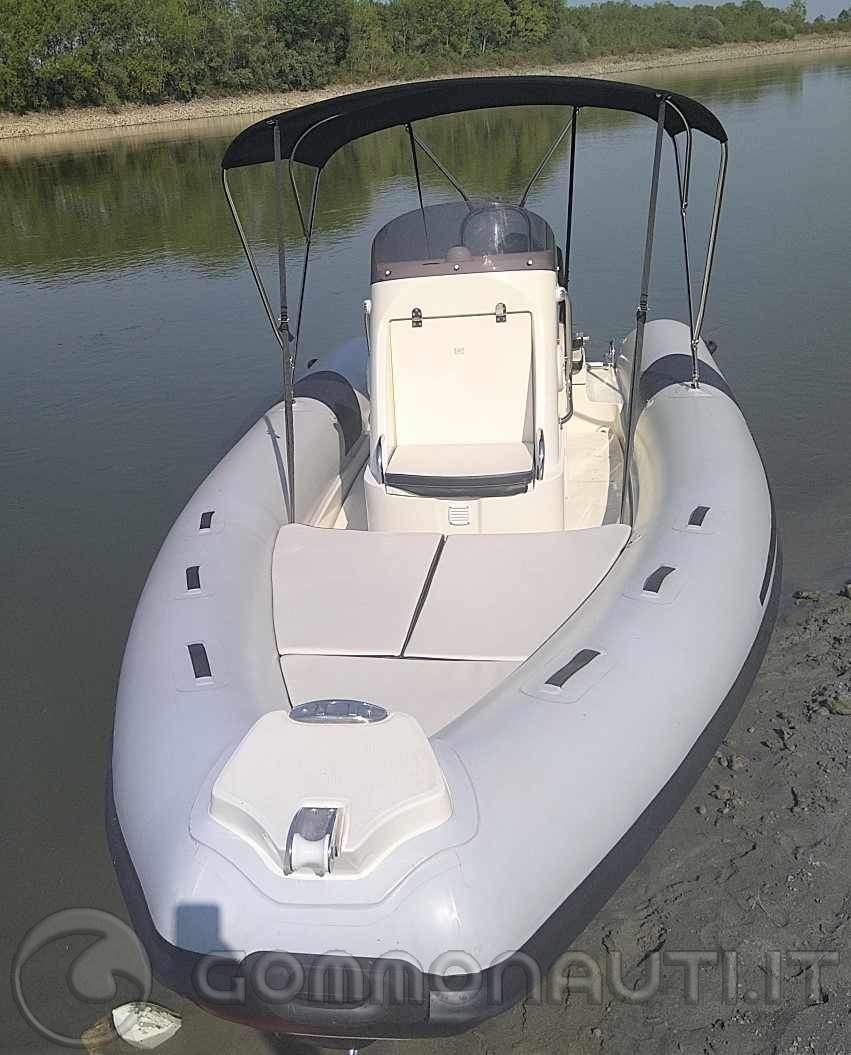 VENDO GOMMONE FALKOR 22 CON MOTORE MERCURY OPTIMAX 175 CV
