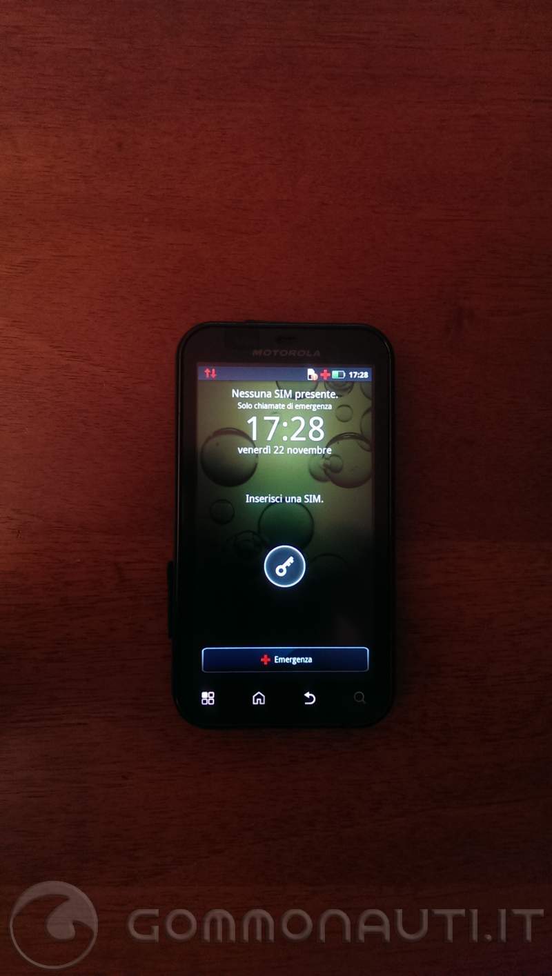 VENDO SMARTPHONE MOTOROLA MB526 DEFY PLUS SUBAQUEO