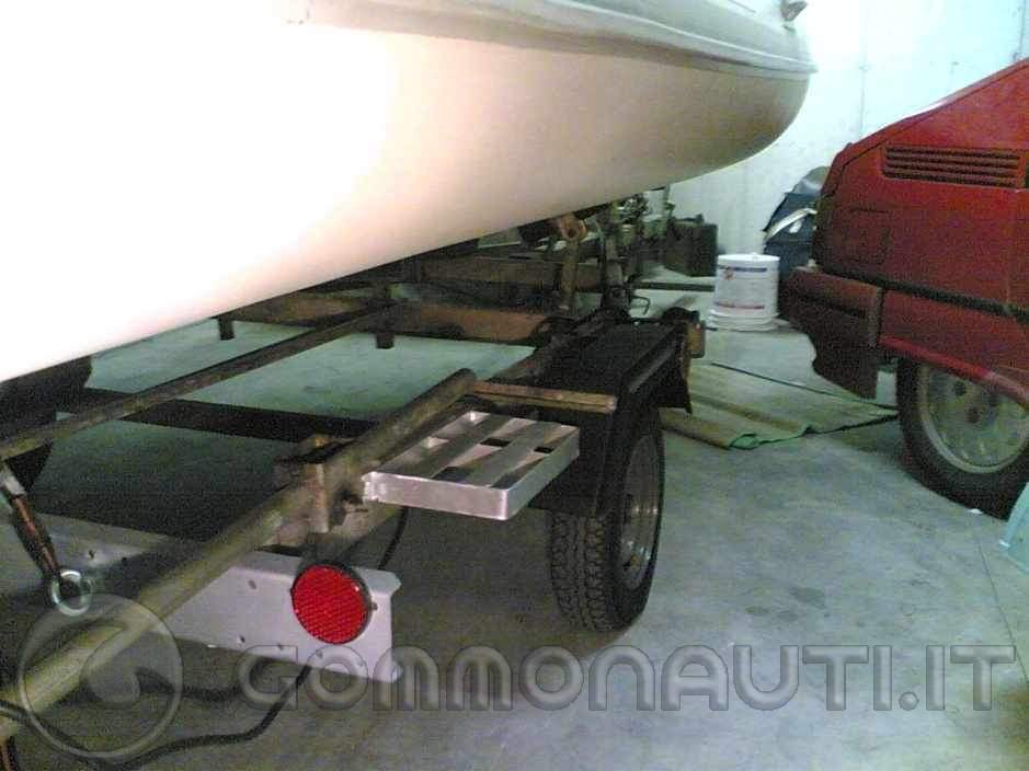 PREDELLINO DA CARRELLO PER SALIRE PIU AGEVOLMENTE SUL GOMMONE
